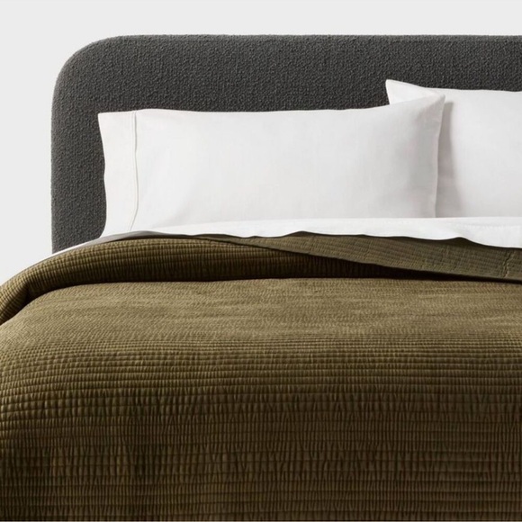 Threshold | Bedding | Nwt Green Ruched Velvet Quilt | Poshmark